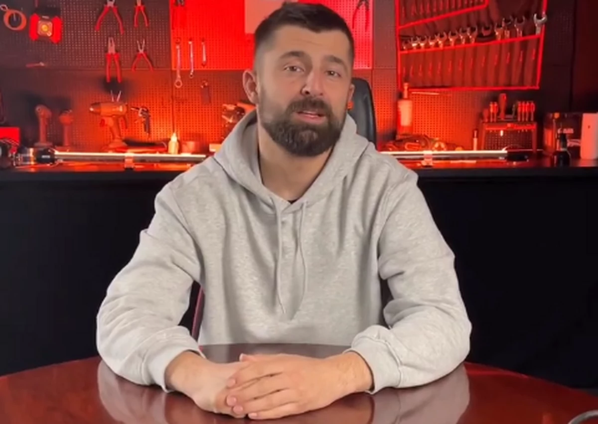 Jutjuber Mirko Rašić (33) nađen mrtav u hali u Surčinu: Njegova ...